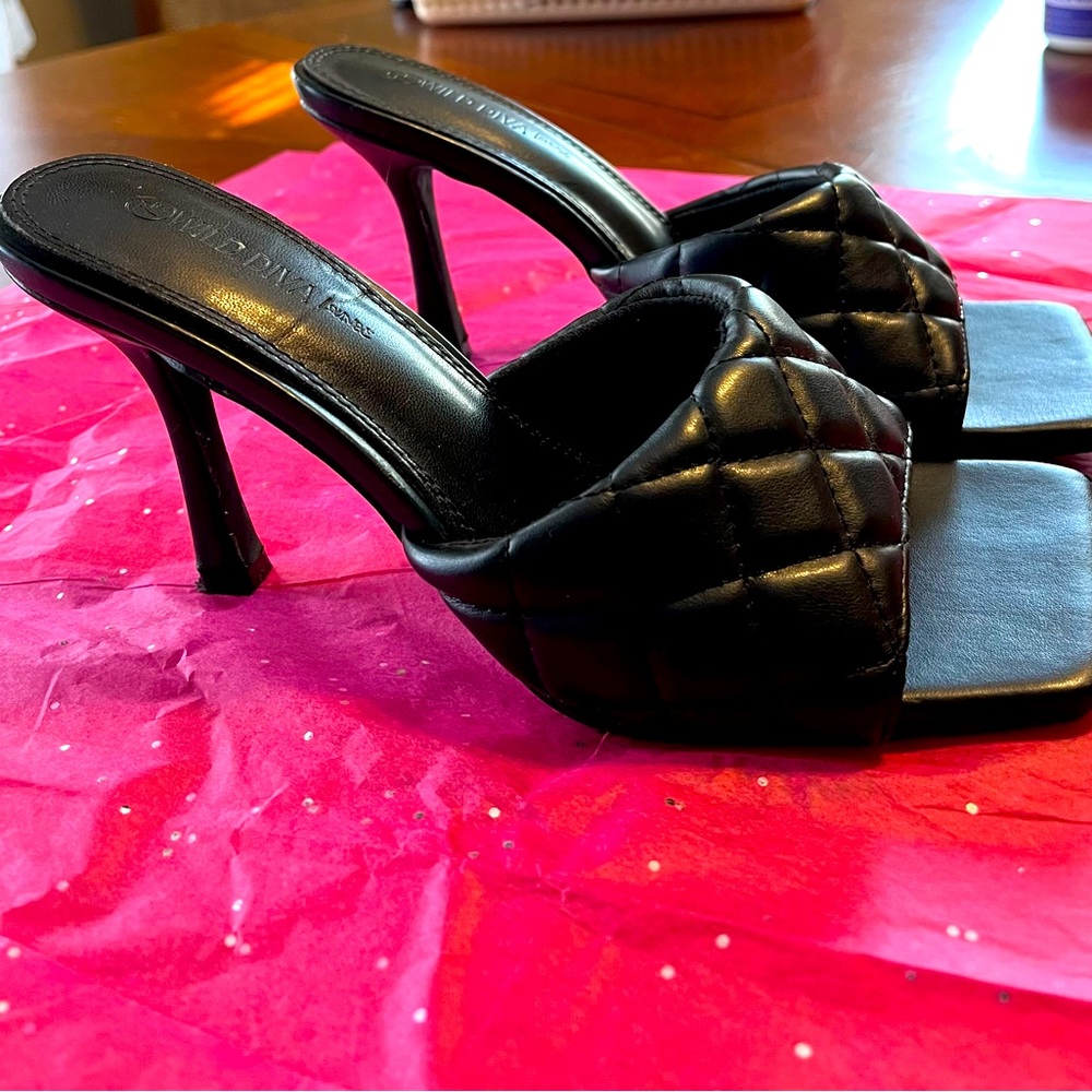 Sise 7.5 Wild Diva Black Square Toed Heels. - Gem
